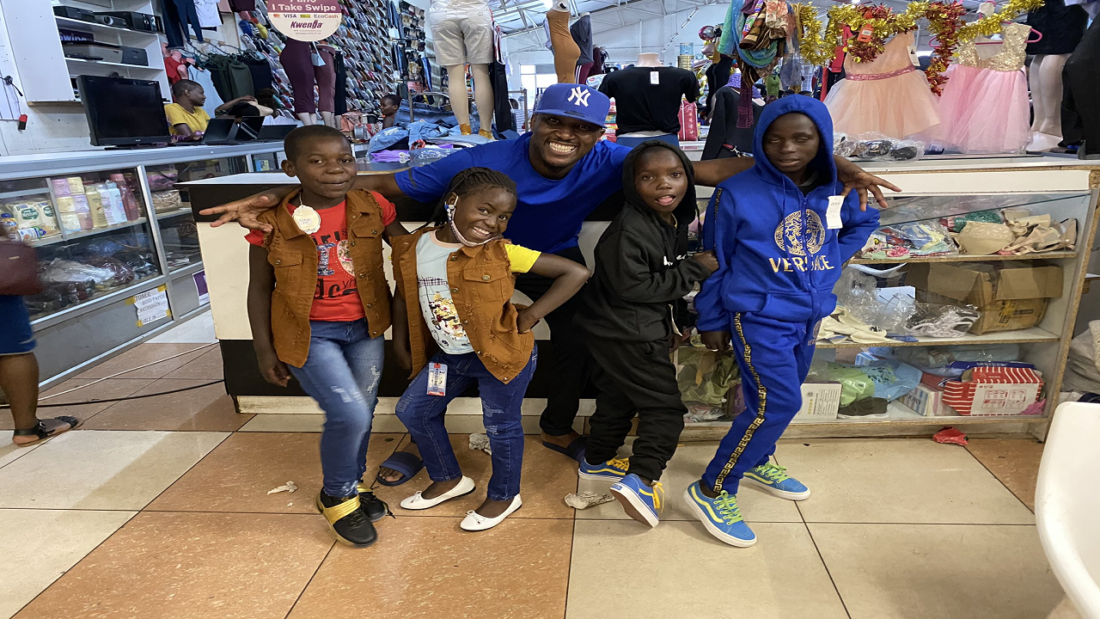 Mudiwa Hood spoils Street Kids, buys them clothes & lunch – 263times